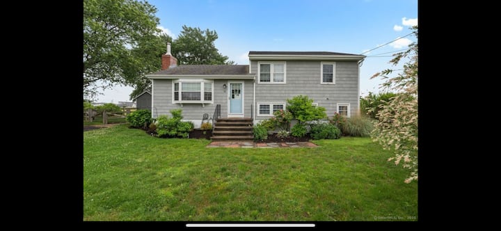 Waterfront Guilford Retreat | Walk To Beach, Green - Madison, CT