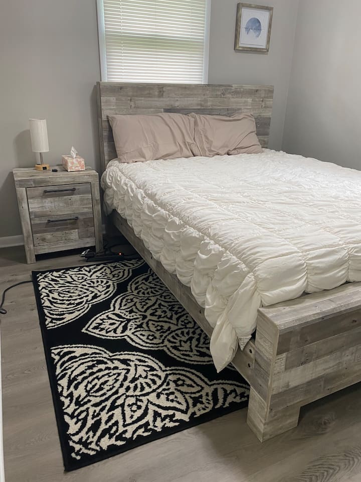 Cozy Modern Room | Peaceful Stay Near Crown Point - Hobart, IN