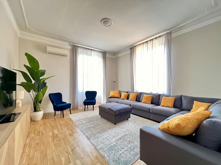 Luxury Central - 4 Bedroom - 2 Bathroom - Rom