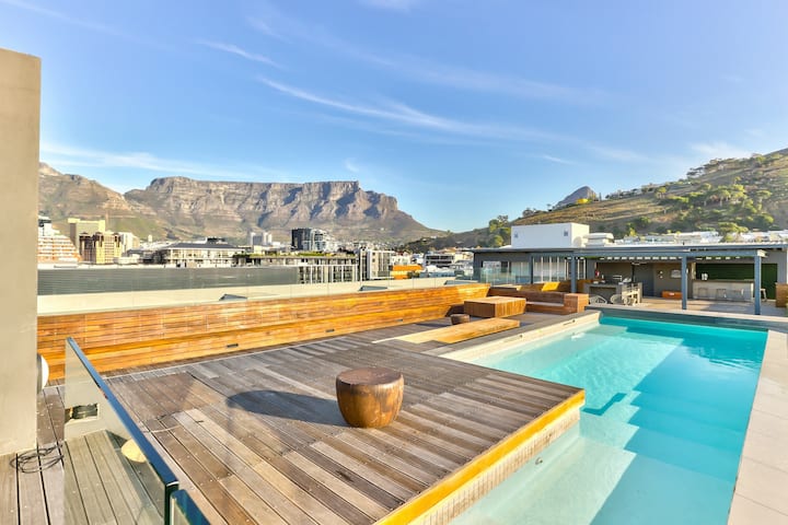 Gorgeous Table Mountain Views With Rooftop Pool - Camps Bay