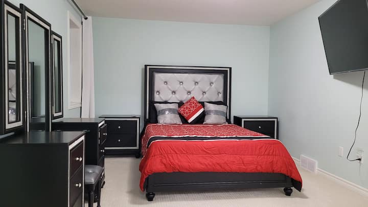 Master Bedroom Private Bathroom - Ingersoll