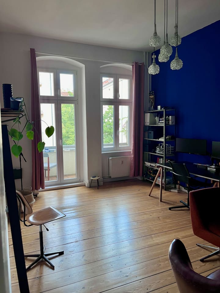 Two Room Altbau Apartment - Berlín