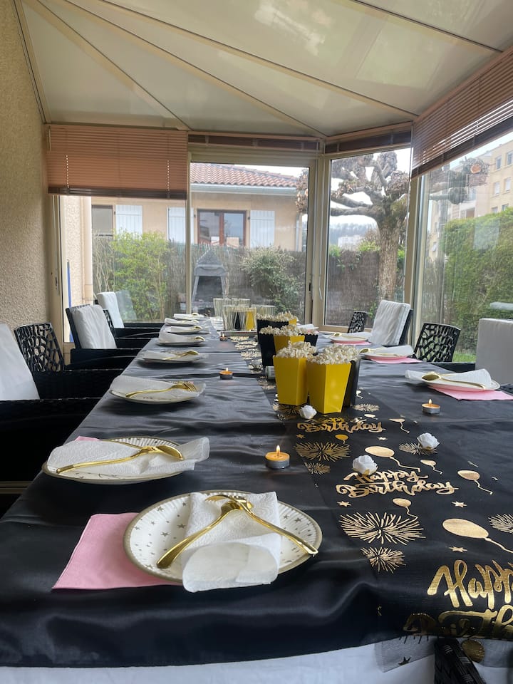 Grande Maison à 30minde Lyon De 13 à15 Personnes - Bourgoin-Jallieu