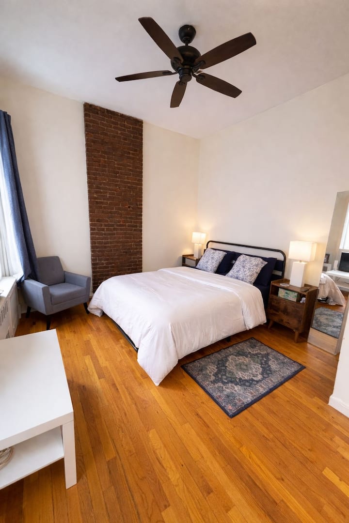 Unique Studio In Upper Eastside - Edgewater, NJ