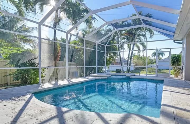 Luxury Sw Cape Coral Home With Private Pool & Spa - Cape Coral, FL