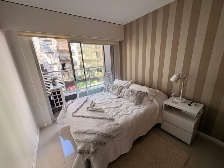 Monoambiente Práctico A Pasos De La Rambla - Montevideo