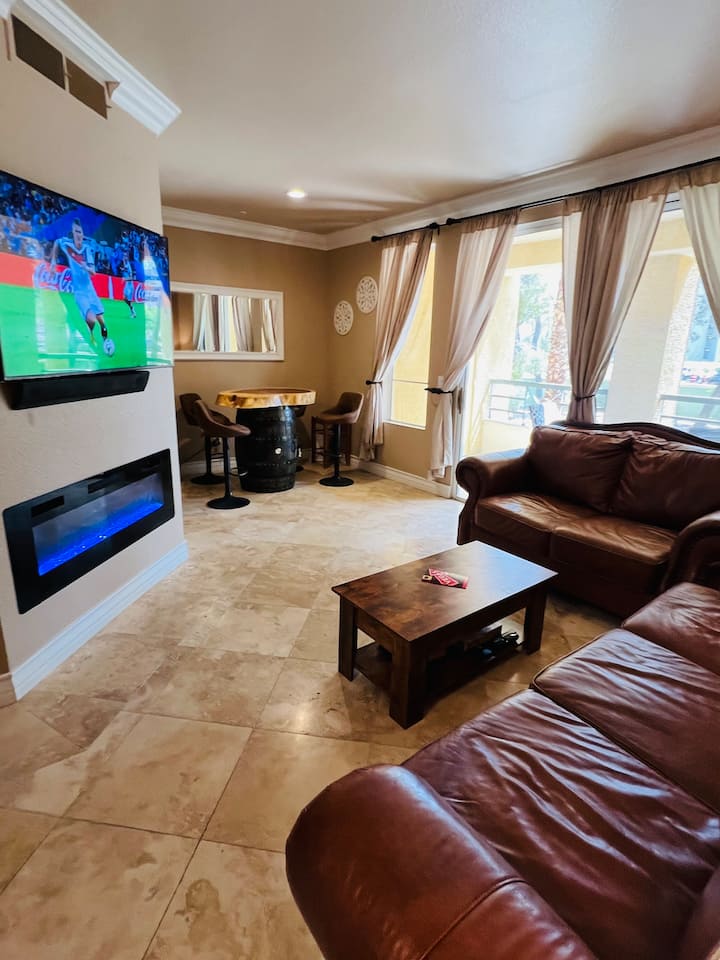 Fun Vegas Condo W Strip Facing Views - Las Vegas, NV