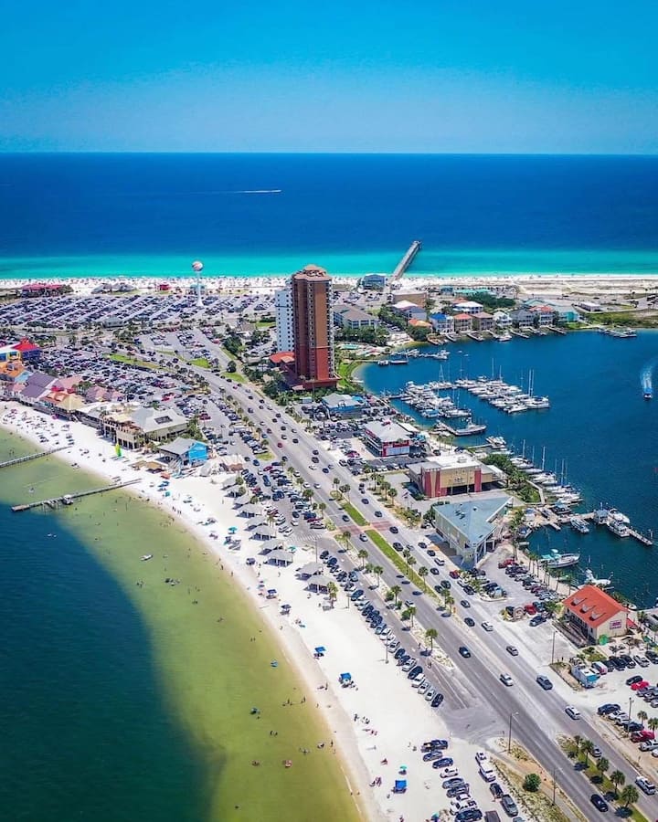 Your Beach Vacation At The Boat House Awaits! - Pensacola, FL