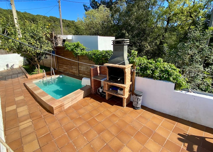 Forest Retreat And Swimming Pool Next To Barcelona - La Floresta