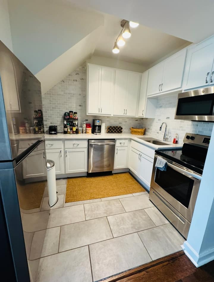 Bright 2br• Free Parking • Self Check-in • Ac/heat - Chicago