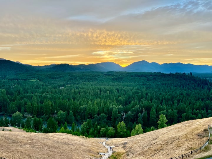 Deluxe Suite Top Flr Riverview Balcony Fp Pool - Roslyn, WA