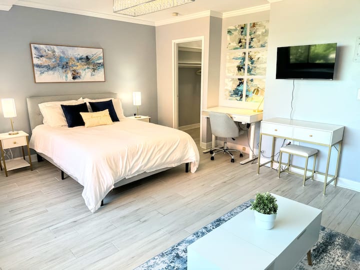 *New* Beautiful, Updated Studio W/ Pool, Gym, Dc - Arlington, VA