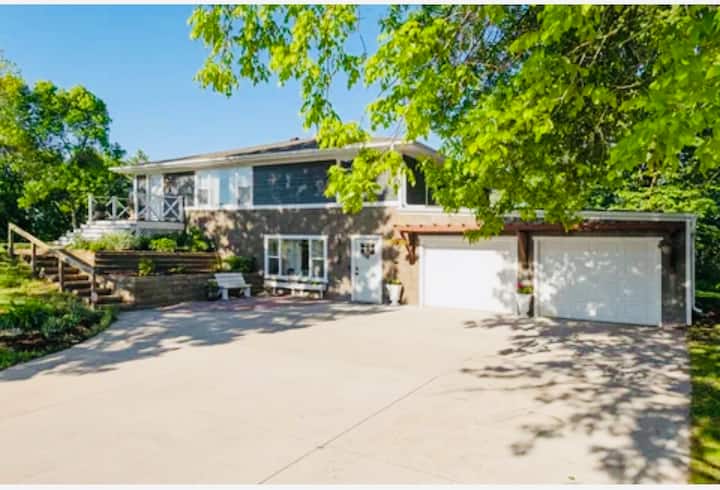 Beautiful Modern Decorated House. - Maple Grove, MN