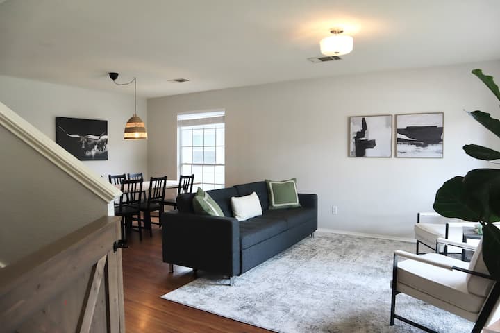 Spacious Home, Centrally Located - Round Rock, TX