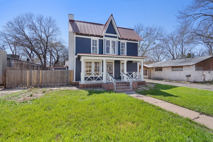 Victorian Charm On Gtown Square - Georgetown, TX