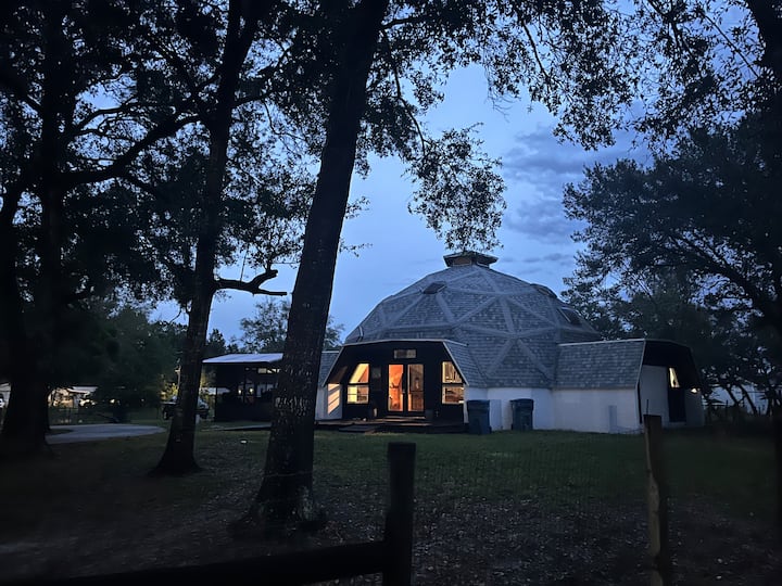 Deland Dome Home - Near State Parks - Unique Space - DeLand, FL