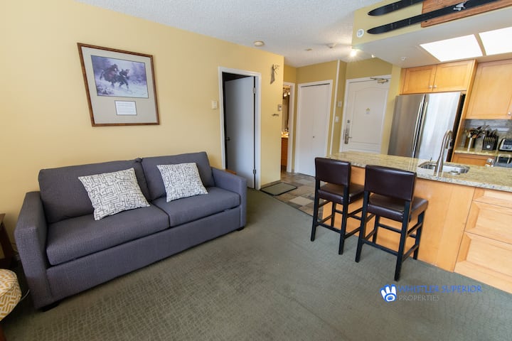 Spacious And Bright End Unit Condo On Blackcomb - Whistler