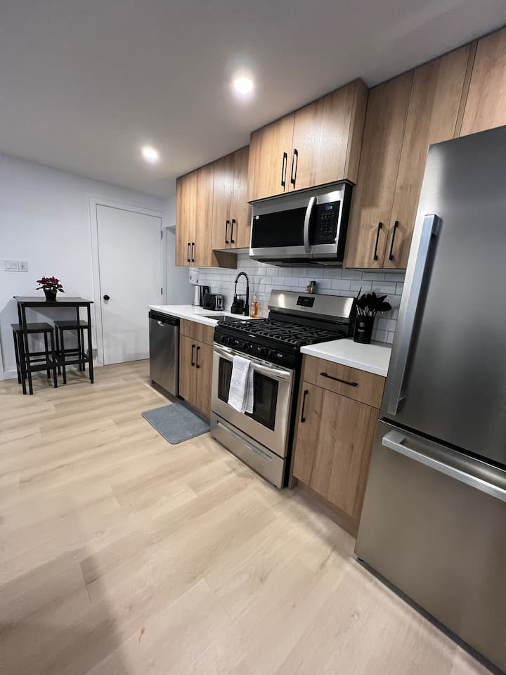 Modern Studio• Close To Dt/nait - Edmonton