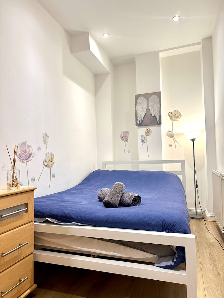 Kensington Studio Apartment - 반스