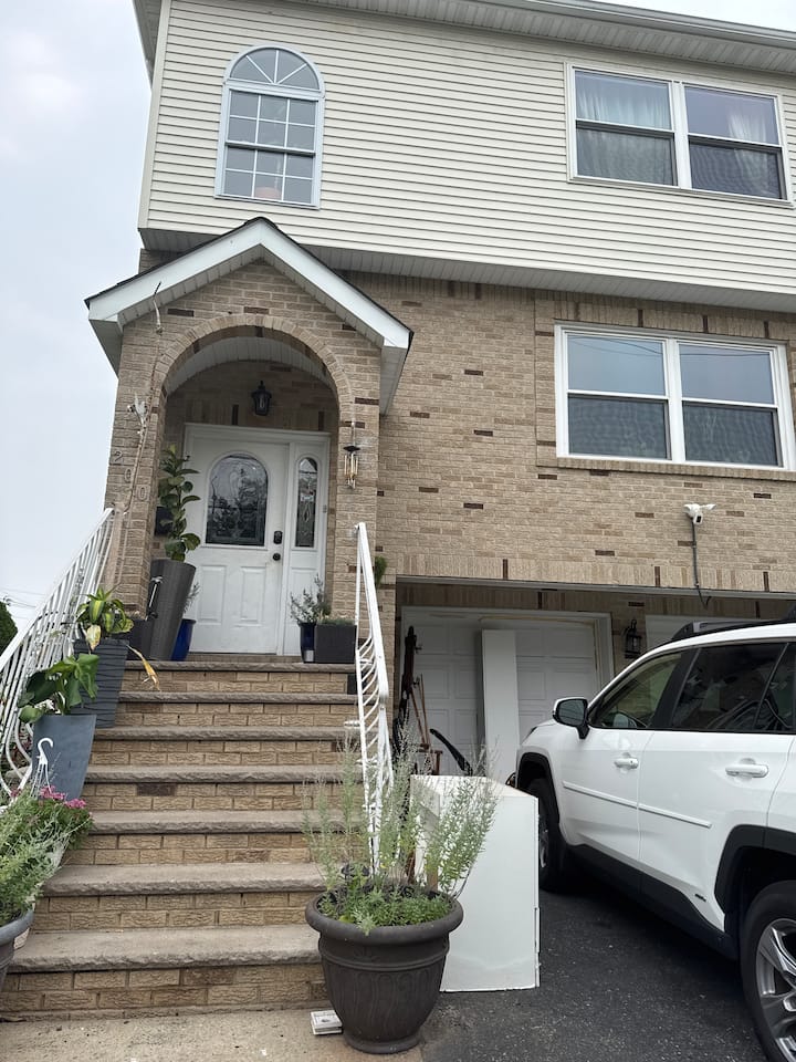 A Big And Beautiful House - Staten Island