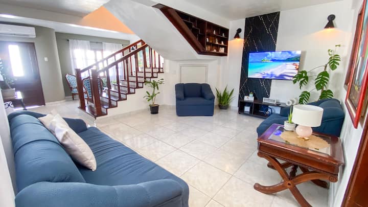 Casa Amplia Y Cómoda 4 Hab 3 Baños Garage A/c Wifi - Venezuela