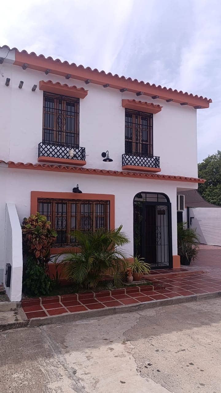 Acogedora Casa Cerca De Los Medanos, Wifi, Garage - Venezuela