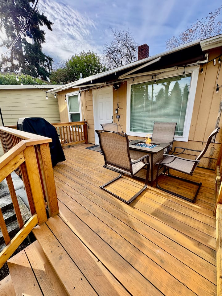 Modern Seattle 2br/2ba + Private Deck/hot Tub - Burien, WA
