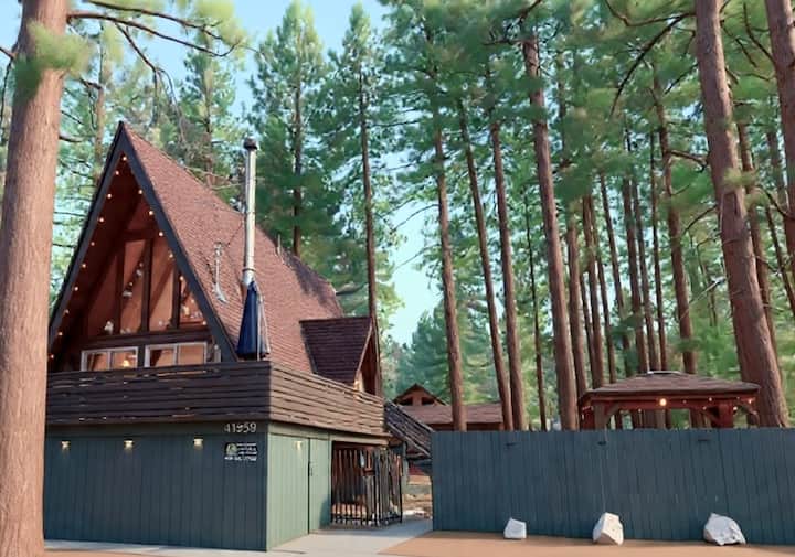 Huge 5 Bedroom Cabin With Spa & Large Fenced Yard! - Big Bear Lake, CA