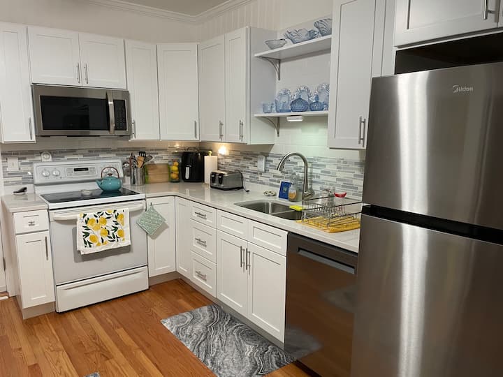 Adorable Private Space With Full Kitchen - Norwich, CT