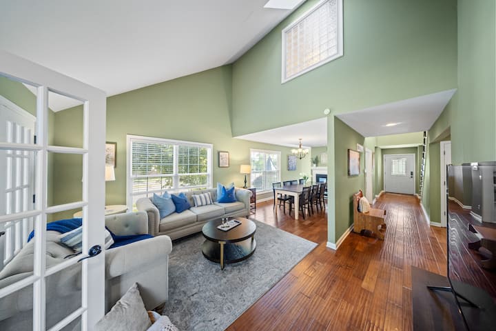 Rcjh | 5 Min. Ku/k-10+garage+hot Tub+game Room - Lawrence, KS
