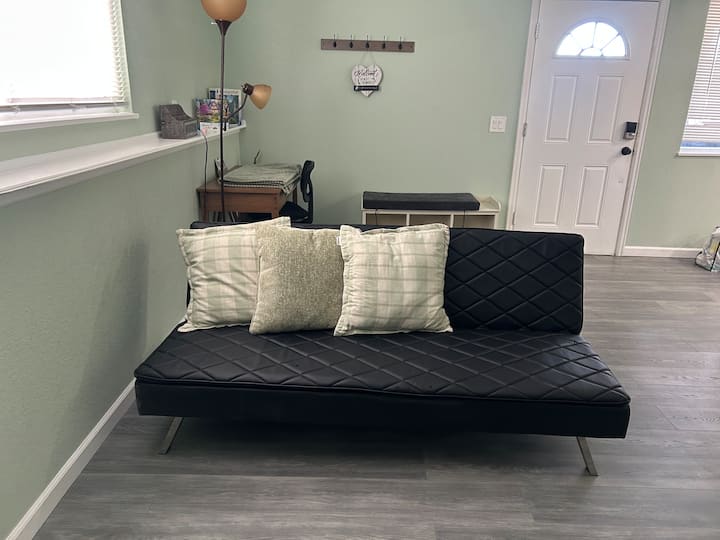 2 Bed  1 Bath Cozy Apt. Close To Peterson Sfb - Colorado Springs, CO