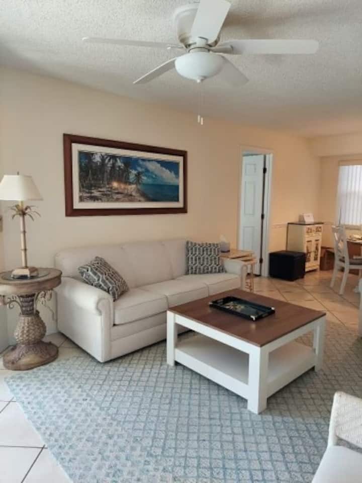 Beachside Ground-floor Getaway! - New Smyrna Beach, FL