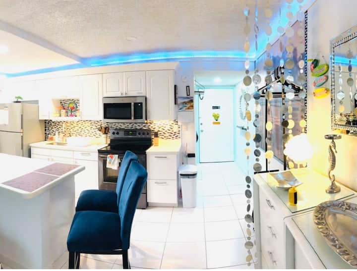 Best Location Beachfront Stylish Studio! - Freeport