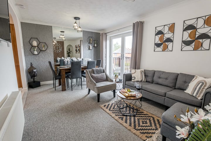 By The Harbour, Park And Town With Parking - 풀