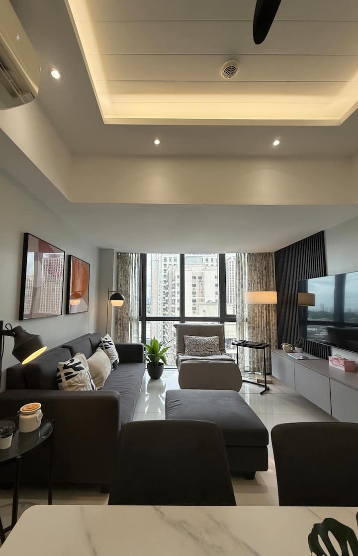 Eastwood Qc 2br Condo 
Walk To Mall Cafés & Dining - Quezon City