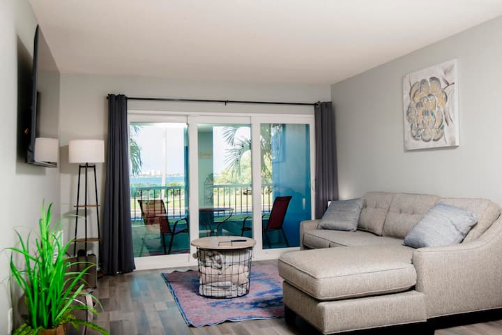 Relaxing Waterfront Retreat - Clearwater, FL