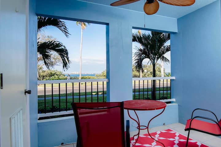 Relaxing Waterfront Retreat - Clearwater, FL
