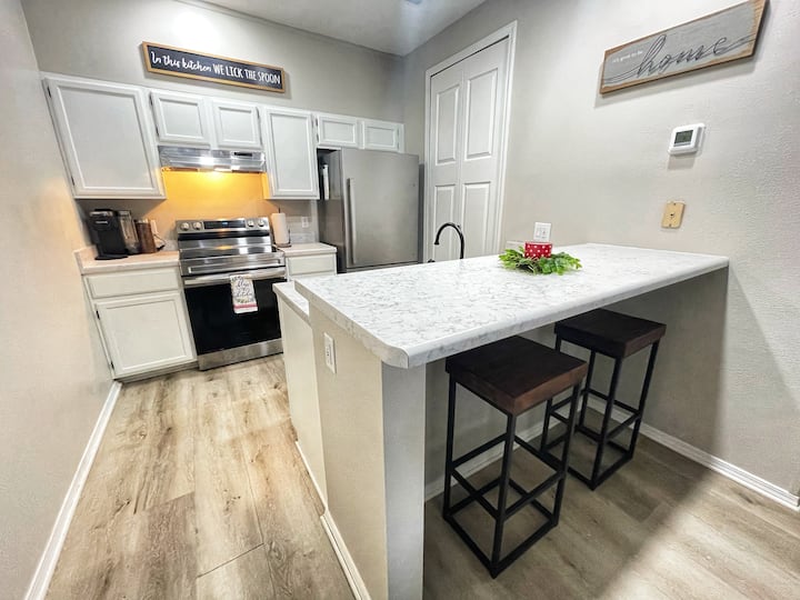 Cozy Condo - Pensacola, FL