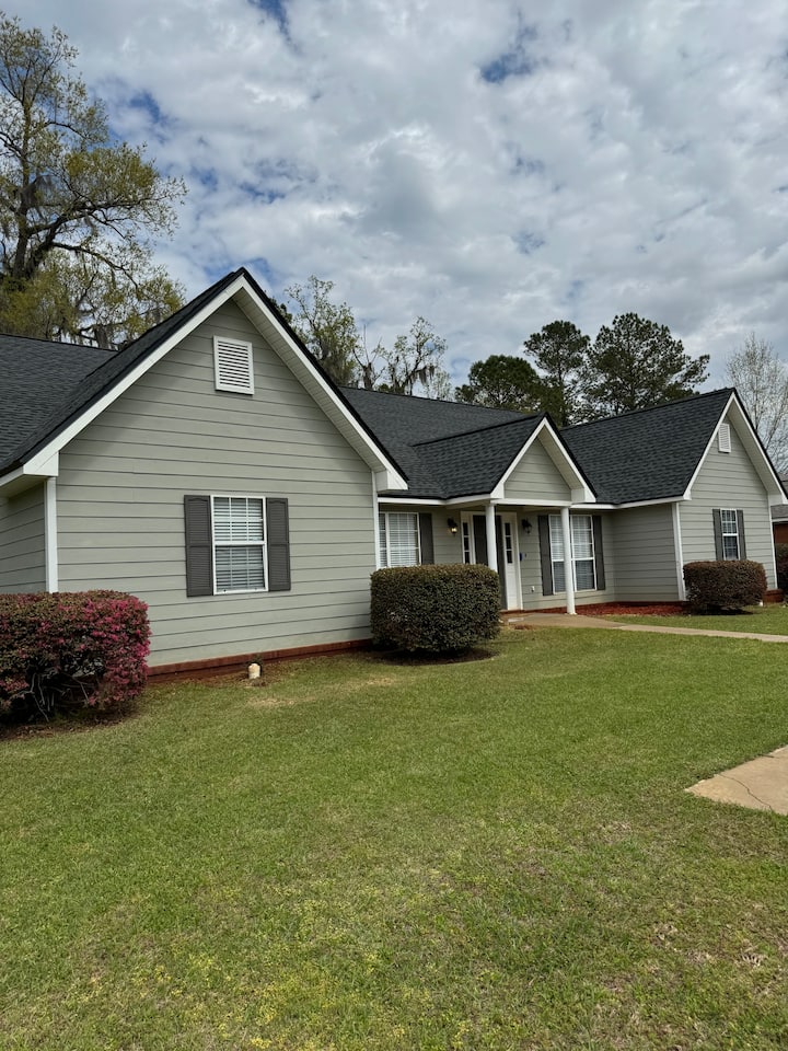 3 Bed 2 Bath Close To Town & Phoebe - Albany, GA