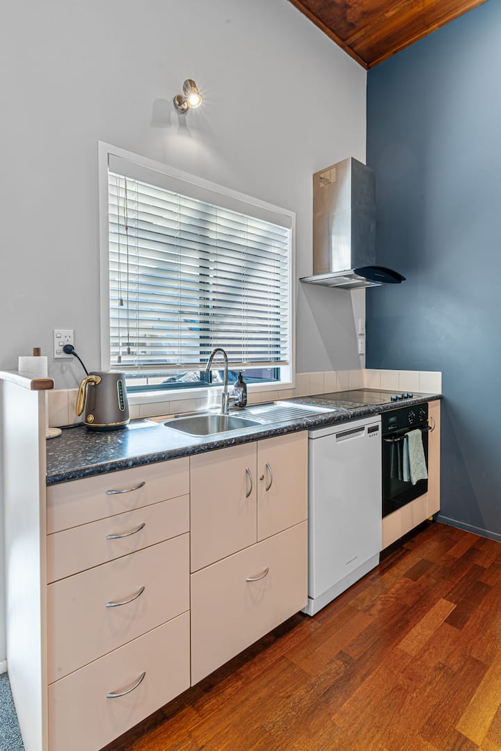 Perfect Location. Beach Holiday Home - Mount Maunganui