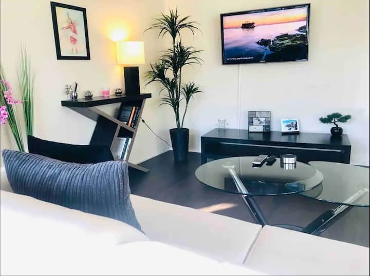 Prime Beach Location — Steps From The Sand - Hermosa Beach, CA