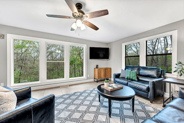 Basecamp Nwa - Charming Bungalow Near Trail Access - Bella Vista, AR