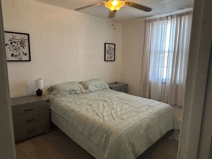 Cozy 1 Bedroom Duplex Close To Downtown - Belleville, IL