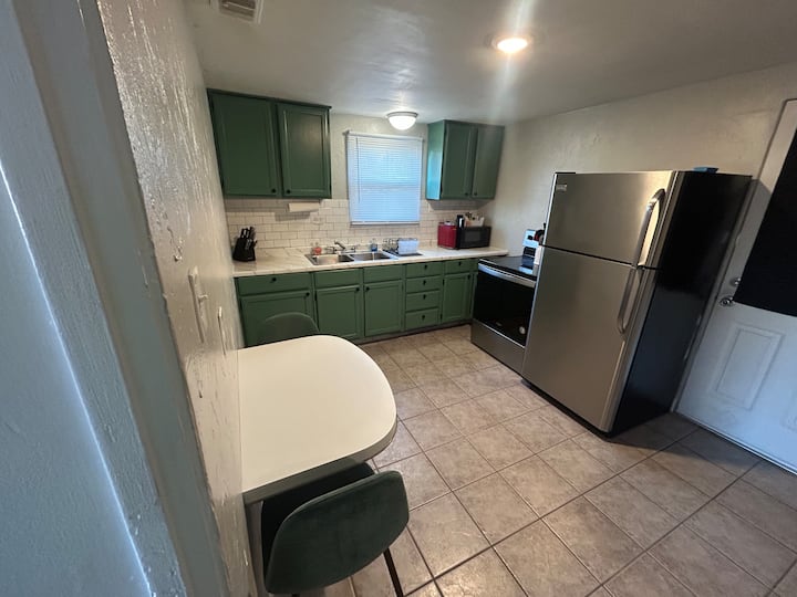 Cozy 1 Bedroom Duplex Close To Downtown - Belleville, IL