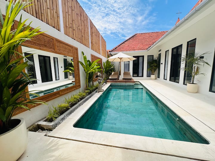 Spacious Villa Family-friendly Modern Near Beach - Bali
