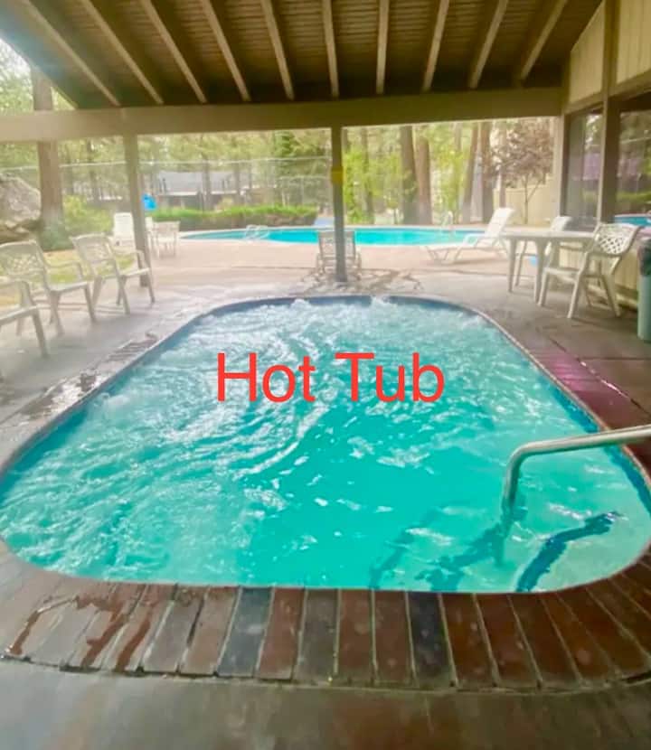 Sunny 1br+bunks Alcove | Great Location | Jacuzzi - Mammoth Lakes, CA