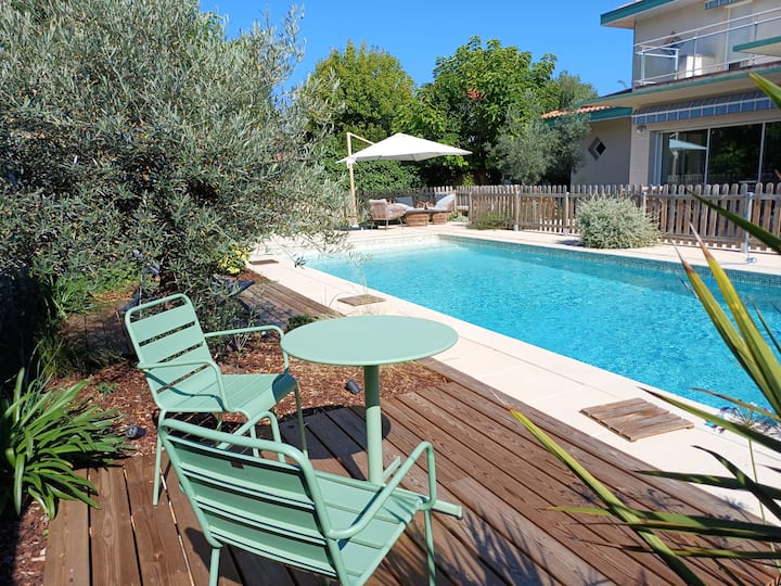 Maison Familiale 10p Avec Jardin, Piscine Et Clim - France