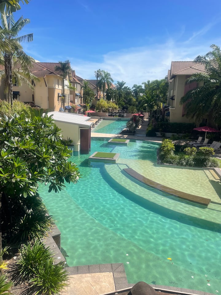 Bulloo Lagoon Oasis: Luxury Lakes Resort Escape - Cairns