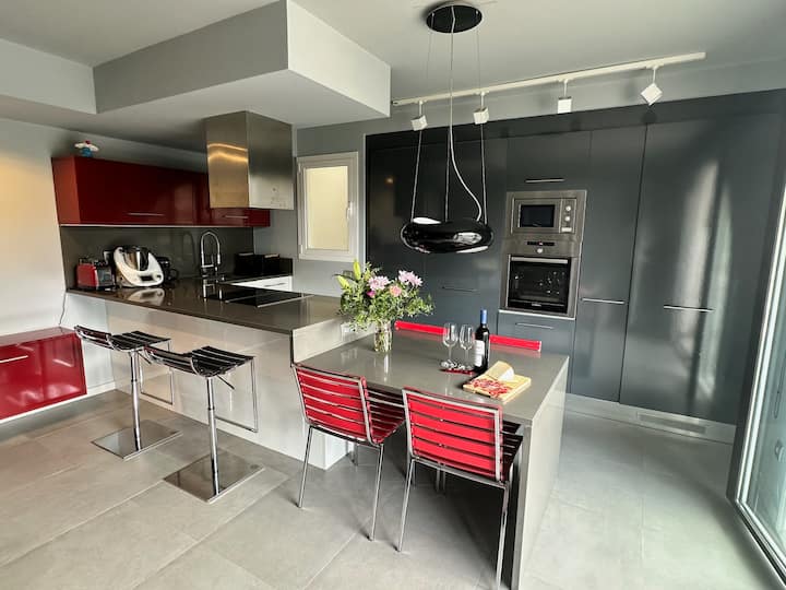 Boutique Beachside Apartment - Castelldefels