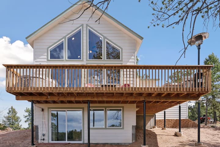 Beautiful Mountain Views - Green Mountain Falls, CO